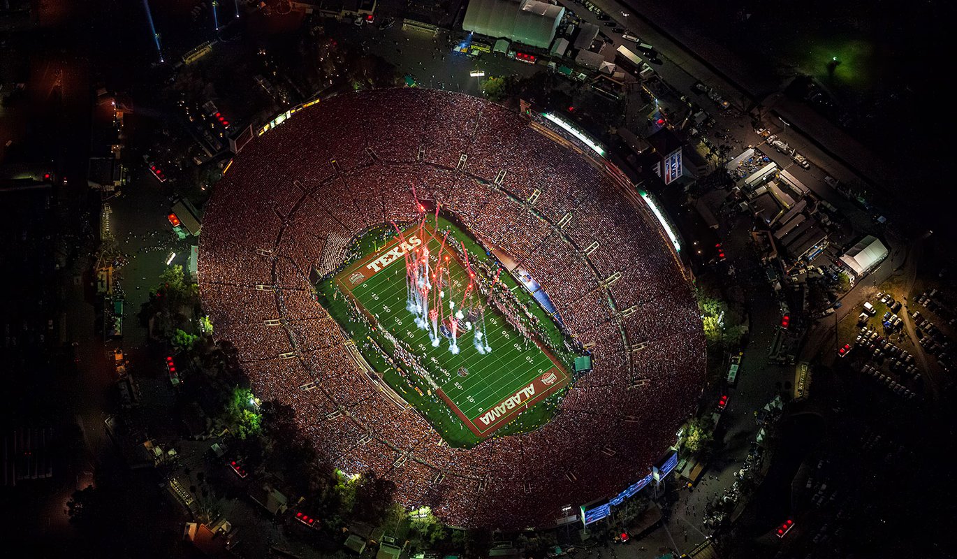 2010 BCS National Championship at the Rose Bowl Stadium | West Coast ...