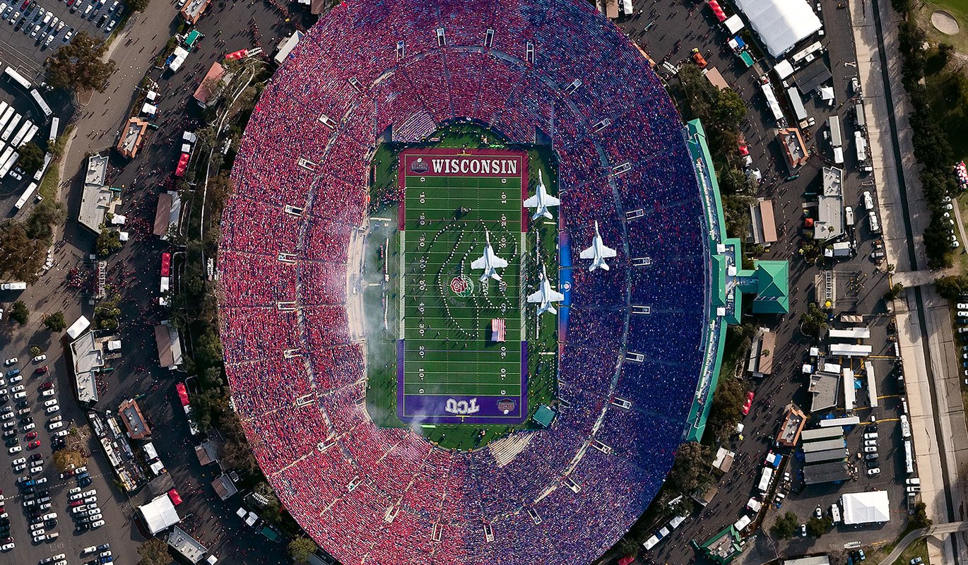 2011 Rose Bowl Game between the Wisconsin Badgers and TCU Horned Frogs ...